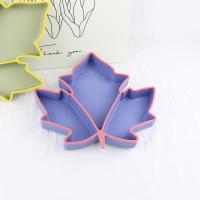 China Unbreakable Silicone Divided Suction Plate Colorful Maple Shape for sale