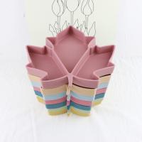 China Food Grade Toddler Silicone Plates , Maple Shape Suction Divided Plate Unbreakable for sale