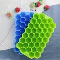 China PVC Free Soft Rubber Ice Cube Tray With Lid Honeycomb Shape OEM for sale