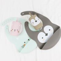 China Waterproof And Easy To Clean Silicone Baby Bib for 0-4 Years Old printed animal pattern silicone feeding bib for sale