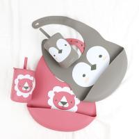 China Waterproof And Easy To Clean Silicone Baby Bib for 0-4 Years Old printed animal pattern silicone feeding bib for sale