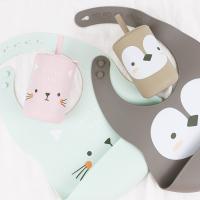 China Waterproof And Easy To Clean Silicone Baby Bib for 0-4 Years Old printed animal pattern silicone feeding bib for sale
