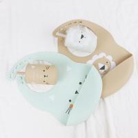 China Waterproof And Easy To Clean Silicone Baby Bib for 0-4 Years Old printed animal pattern silicone feeding bib for sale