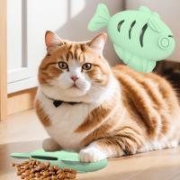China Wholesale colorful Bpa Free Food Grade Silicone Pet Dog Training Fish Shape Toys Snack Slow Leak Silicone Feeder Fish Toys for sale