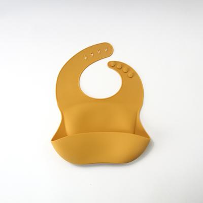 China Cute Cartoon Printing Patterns Silicone Baby Bib Various Colors Customizable Soft Flexible Waterproof Baby Feeding Bib for sale