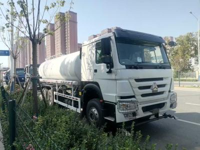 China Heavy-Duty 10000L Capacity Water Tank Truck with Bidirectional Dumping and Sinotruk HOWO Chassis for sale