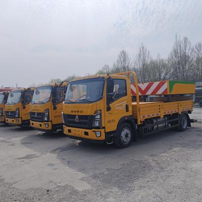 China HOWO 4×2 Crash Cushion Truck with Multi-layer Steel Energy-Absorbing Structure Hydraulic Lifting System and LED Warning Lights for Highway Safety for sale