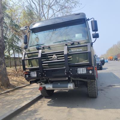 China Reliable HOWO 6×6 All-Wheel Drive Fuel Tank Truck with 15,000L-25,000L Tank Capacity and Turbocharged Diesel Engine for sale