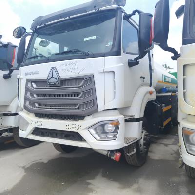 China HOWO NX 6×4 CNG Fuel Tank Truck with 400HP Engine and 30,000L Capacity for Diesel and Petrol Transport for sale