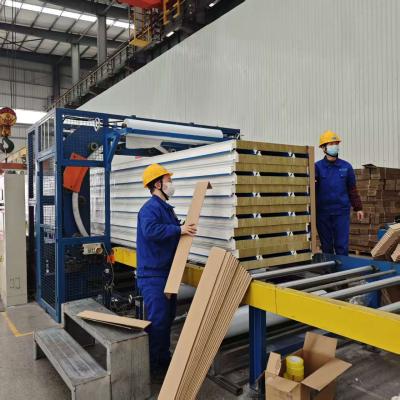 China Photovoltaic Roof Panel with 1000mm Width and PU Rock Wool or PU Glass Wool Core for Sustainable Energy Solutions for sale