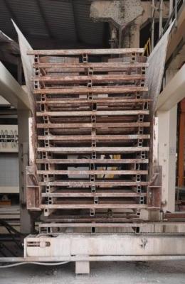 China Tray Station Mobile Concrete Block Making Machine for sale
