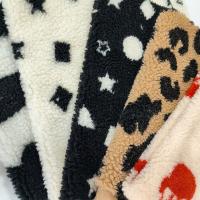 China 650gsm 100% Polyester Soft Sherpa Fleece Fabric For Jacket Handbag Yarn Dyed for sale