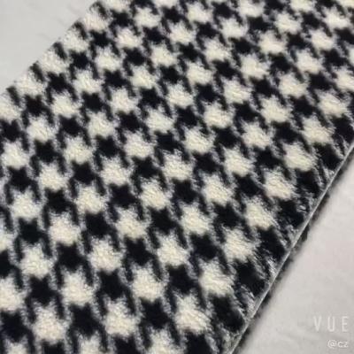 China Printed Patterned Sherpa Fleece Fabric 300gsm 150D For Blankets for sale