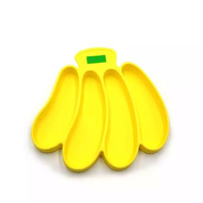 China Modern Banana Shaped Silicone Baby Tray Suction Self Feeding BPA Free Customized for sale