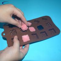 China Silicone Custom Chocolate Molds Rose Heart Shaped For Candy Cake for sale