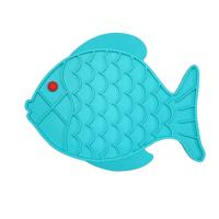 China Soft Silicone Pet Supplies Customized Fish Shape Dogs Licking Plates OEM / ODM for sale
