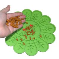 China Durable Dog Slow Feeder Lick Pad Anti Tear Silicone Pet Food Mat for sale
