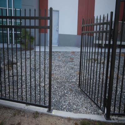China Customizable Easy To Assemble Zinc Steel Security Fence Powder Coated Metal Frame For Farm Fencing for sale