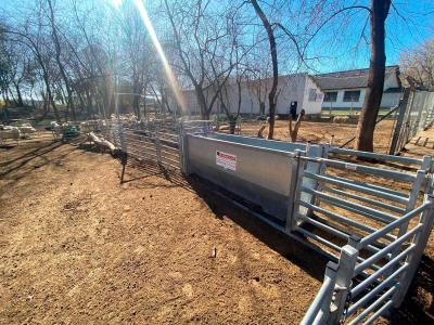 China High Quality Galvanized Sheep Fence Panels Waterproof Heavy Duty Livestock Fencing for sale