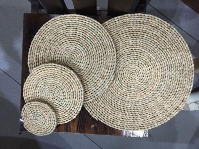 China Traditional Straw Plaited Articles - Handcrafted Natural Fiber Decor in Various Sizes for sale