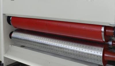 China White Color G6-0920 Corrugated Cardboard  Pressure Free Feed Structure Lead Edge Vacuum Transfer 4 Color Printer + Slotter + Die Cutter + Vibrator + Stacker for sale