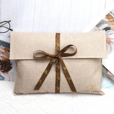China Eco Friendly Jute Envelope Dust Bag for Clothing Handbag Packaging 30x40cm for sale