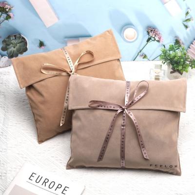 China Custom Logo Gray Velvet Envelope Jewelry Dust Bag 4x6 Inch Soft Pouch with Bow for sale