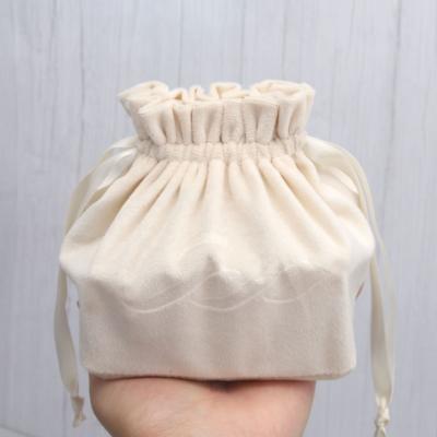 China Custom Logo Emboss Cream Square Bottom Velvet Drawstring Bag 4x6 Inch for Candle Packaging for sale