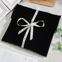 China Custom Velvet Envelope Gift Pouch 4x6 Inch Premium Soft Fabric Jewelry Dust Bag with Drawstring for sale