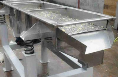 China Plastic Pellets Linear Vibrating Screen 2 Layer 1200mm for Industrial Separation for sale