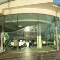 China Customized Color Curved Low Iron Ultra Clear Laminated Glass for Hotel Main Door for sale