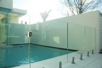 China Fine Polished Edge Industrial Decoration Hotel Tempered Glass Fence for Swimming Pool for sale