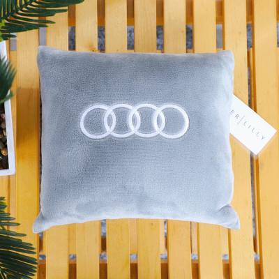 China Flannel Travel Picnic Blanket Camping Portable Cozy Fleece Throw Blanket for sale