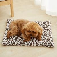 China Fade Resistant Pet Bed Blanket Polyester Super Soft Polar Fleece Blanket for sale