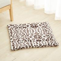 China Fade Resistant Pet Bed Blanket Polyester Super Soft Polar Fleece Blanket for sale