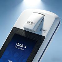 China Qubit 4 Fluorometer for DNA RNA Quantitation with 5.7 Inch Touch Screen 1-20 uL Sample for sale