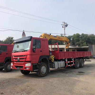 China Used SINOTRUK HOWO 6x4 Cargo Truck with Crane 1200R20 Tyres Euro2 for sale