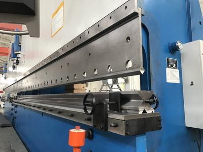 China Tandem Press Brake with Back Gauge Accuracy 0.02 Mm Throat Depth 200mm to 1600 Mm and Table Width 200 to 800 Mm for sale