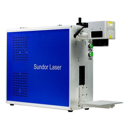 China 20W 30W 50W Fiber Laser Marking Machine 0.01mm Precision Metal Engraver for sale
