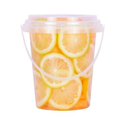 China 1000ml Disposable PP Plastic Fruit Tea Bucket Cup with Handle Large Capacity Boba Milk Tea Tub for sale