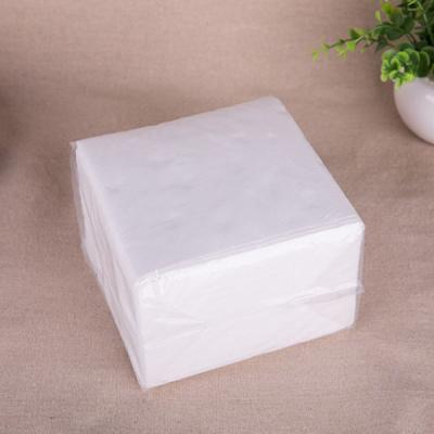 China Custom Printed Cocktail Napkins 230mm 2 Ply Virgin Pulp 15-25 Gsm Food Grade Disposable Dinner Napkins for sale