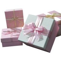 China Custom Cosmetics Gift Box Set with 1200g Cardboard & 157g Artpaper - Lid and Base Design for Christmas & Valentine's Day for sale