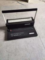 China Small Comb Binding Machine With Two Kinds Hand Shank for sale