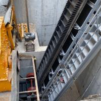 China Z Type Corrugated Sidewall Bucket Elevator Conveyor 30-90 Degree Incline Belt System for sale