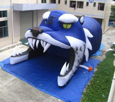 China Custom Inflatable Wolf Head Mascot Tunnel Tent 8x4x3m 210D Oxford Fabric for sale