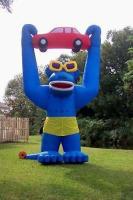 China outdoor inflatable advertising gorillas holding a car models for sale