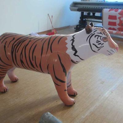 China Custom PVC Inflatable Tiger Model 1.5m Long for Advertising Promotion Party Decoration for sale
