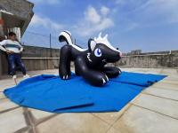 China Custom Cartoon Animal PVC Inflatable Skunk 2m Long for Party Promotion for sale