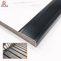 China Black Aluminium Non Slip Stair Nosing Alu 6063 Material High Grip Carborundum for sale