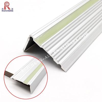 China Luminous 6063 Aluminium Staircase Nosing Anti Slip Ceramic Protector Gold Edging for sale